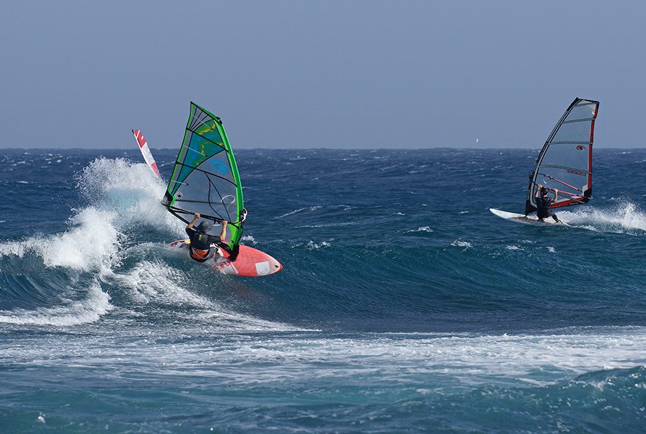 Summer carving - teaching your mates to carve gybe - Windsurfing UK